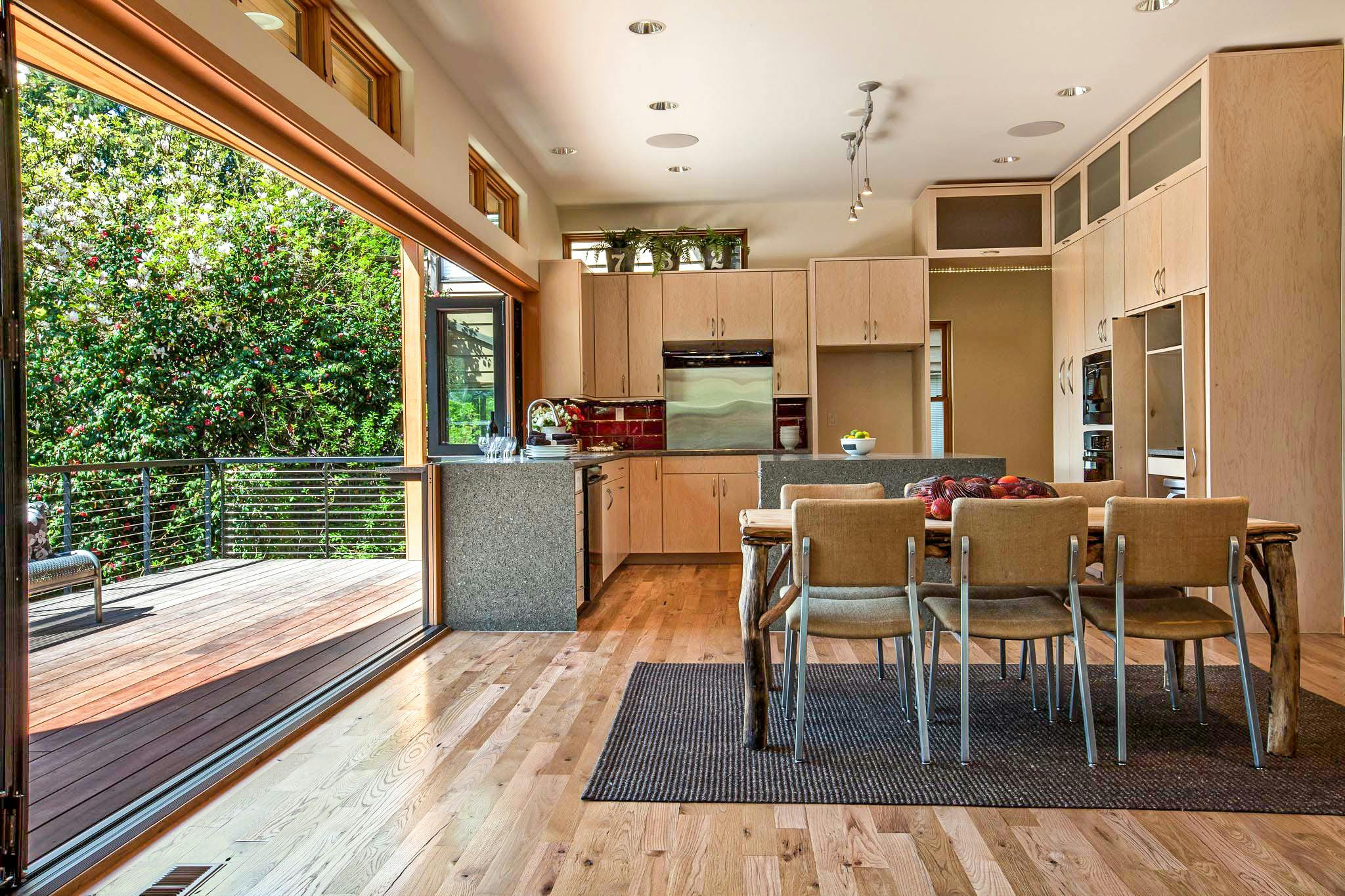 Bright and Airy Kitchens with Accordion Glass Doors | NanaWall