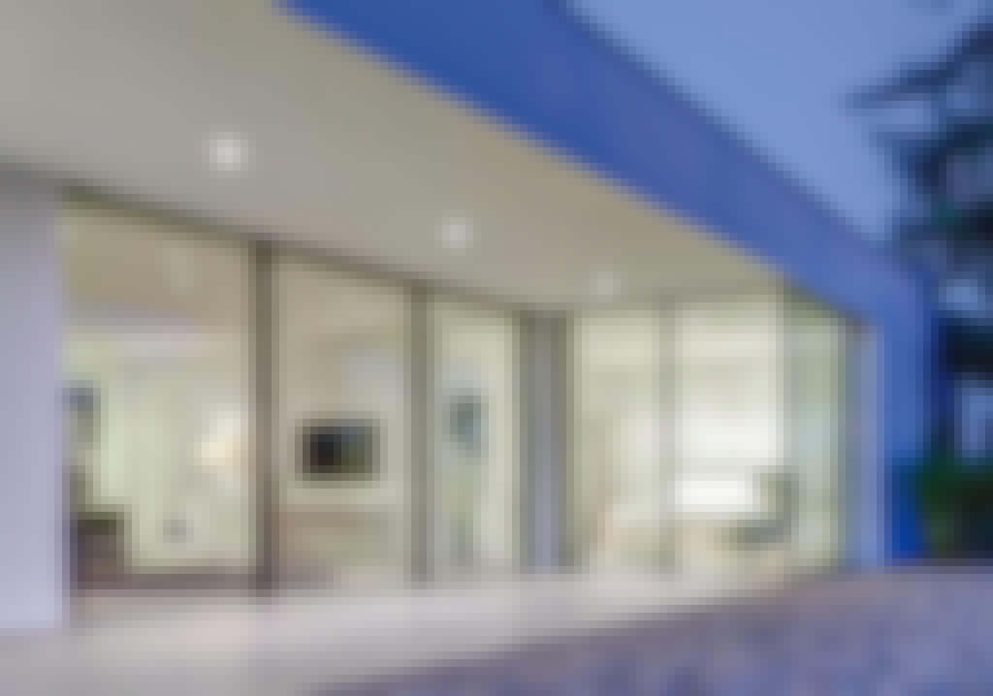 Exterior Glass Wall Systems: An Open-Air Bedroom Lookbook